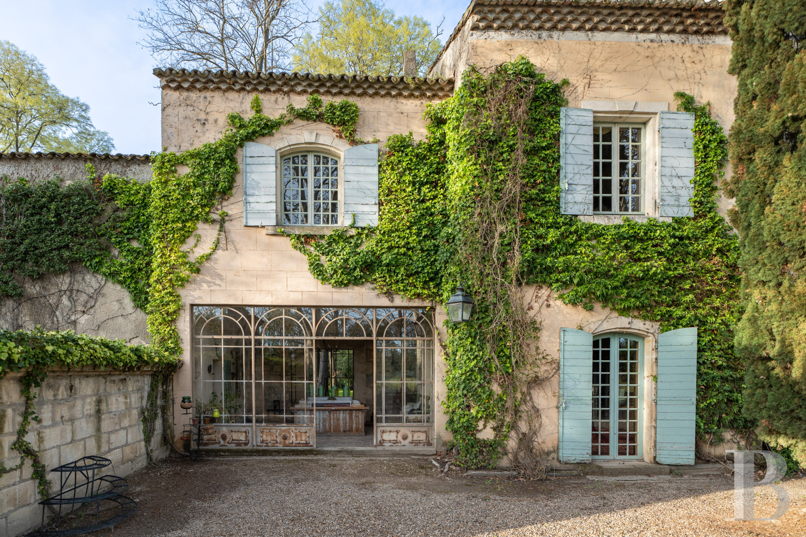 traditional bastide houses for sale in France 15 minutes from Avignon ...