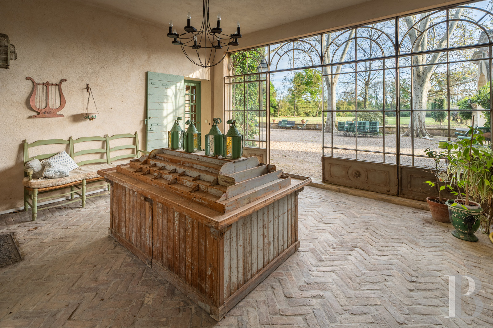 traditional bastide houses for sale in France 15 minutes from Avignon ...