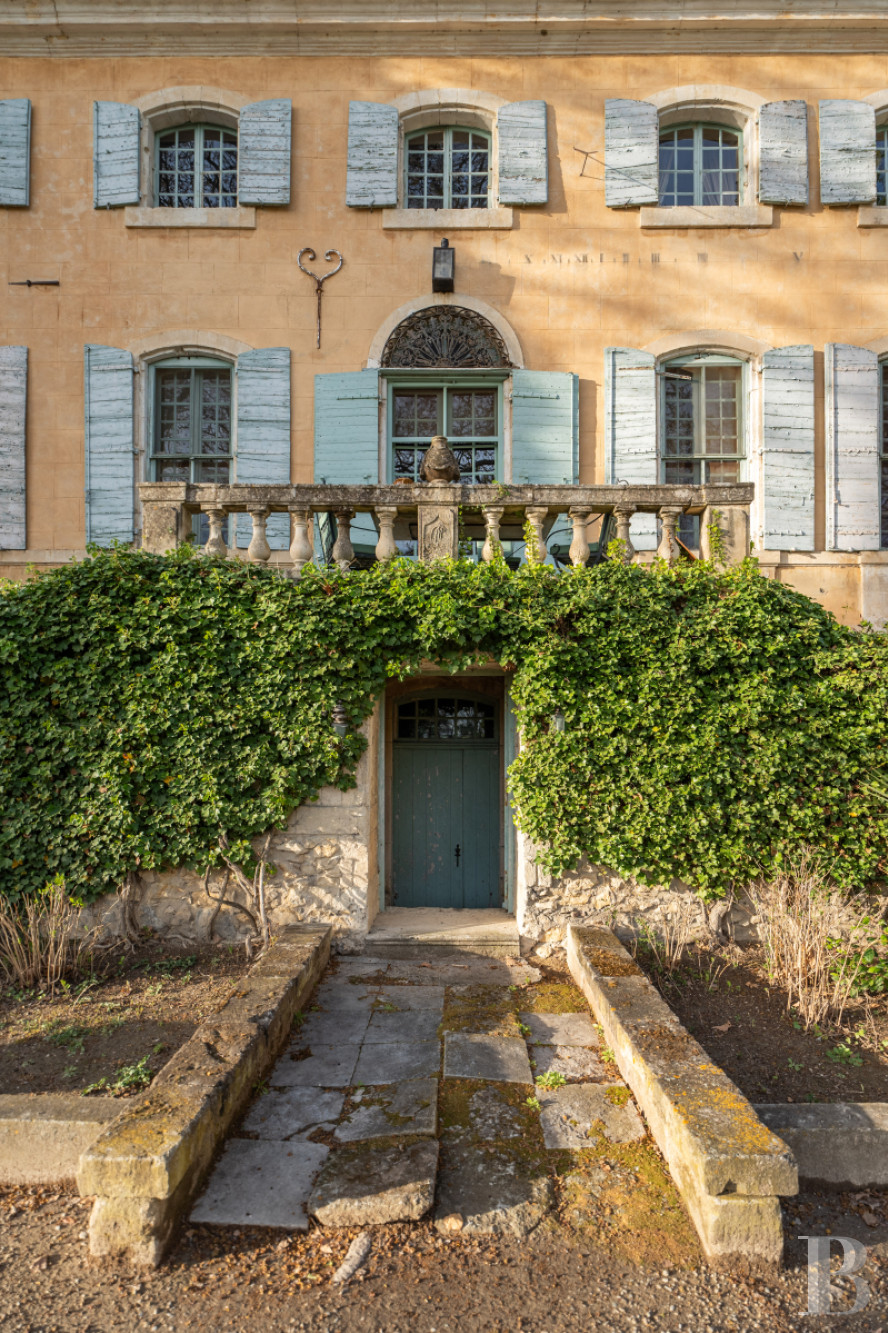 traditional bastide houses for sale in France 15 minutes from Avignon ...