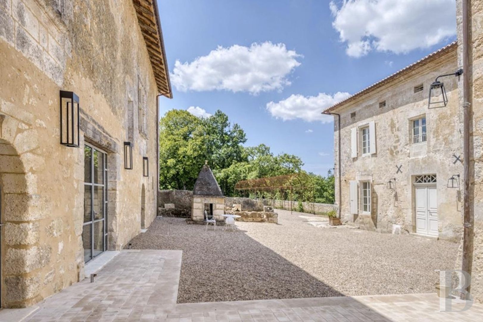 Patrice Besse - seasonal rental - Aquitaine - A former fortified estate ...
