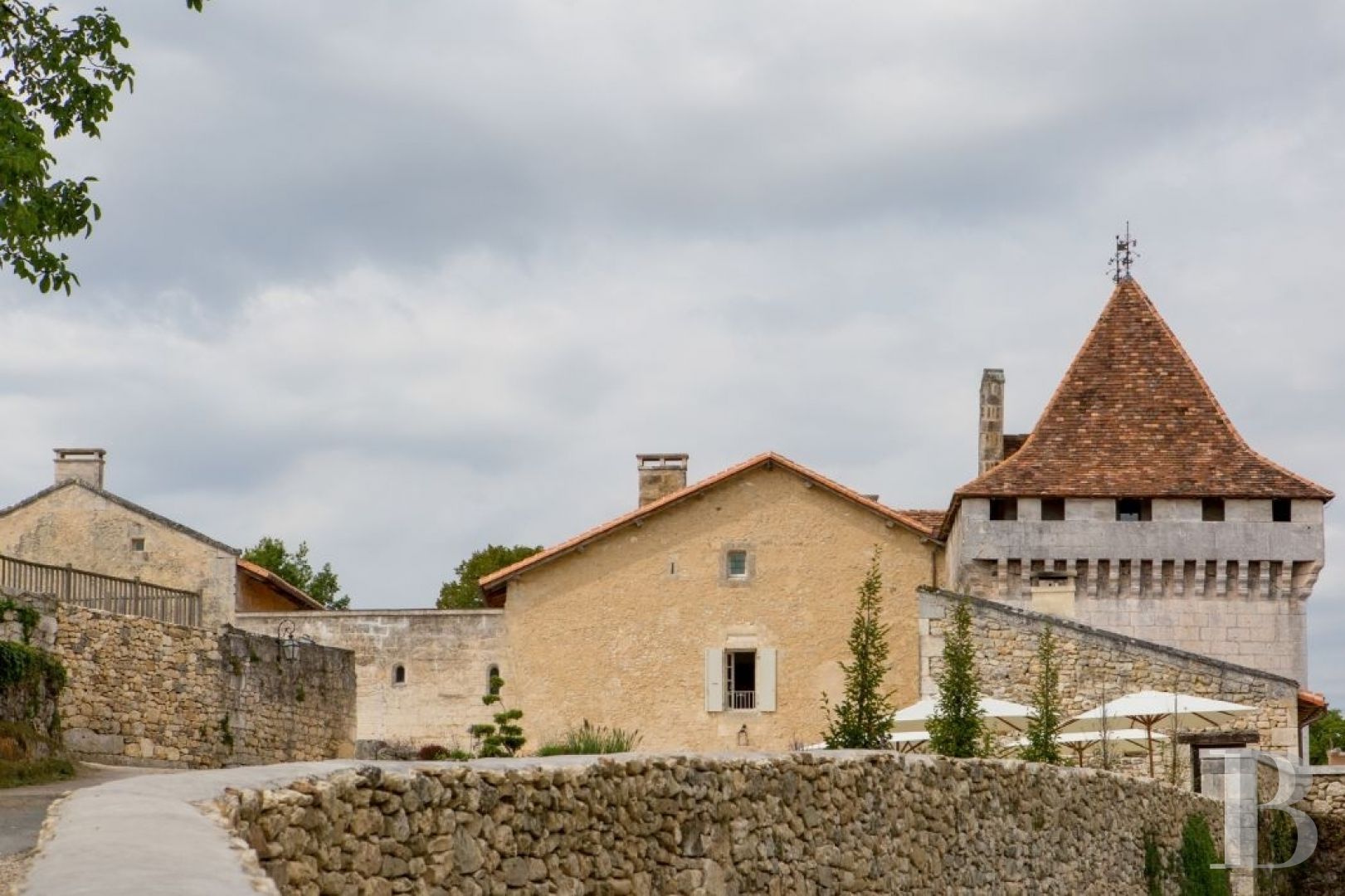 Patrice Besse - seasonal rental - Aquitaine - A former fortified estate ...